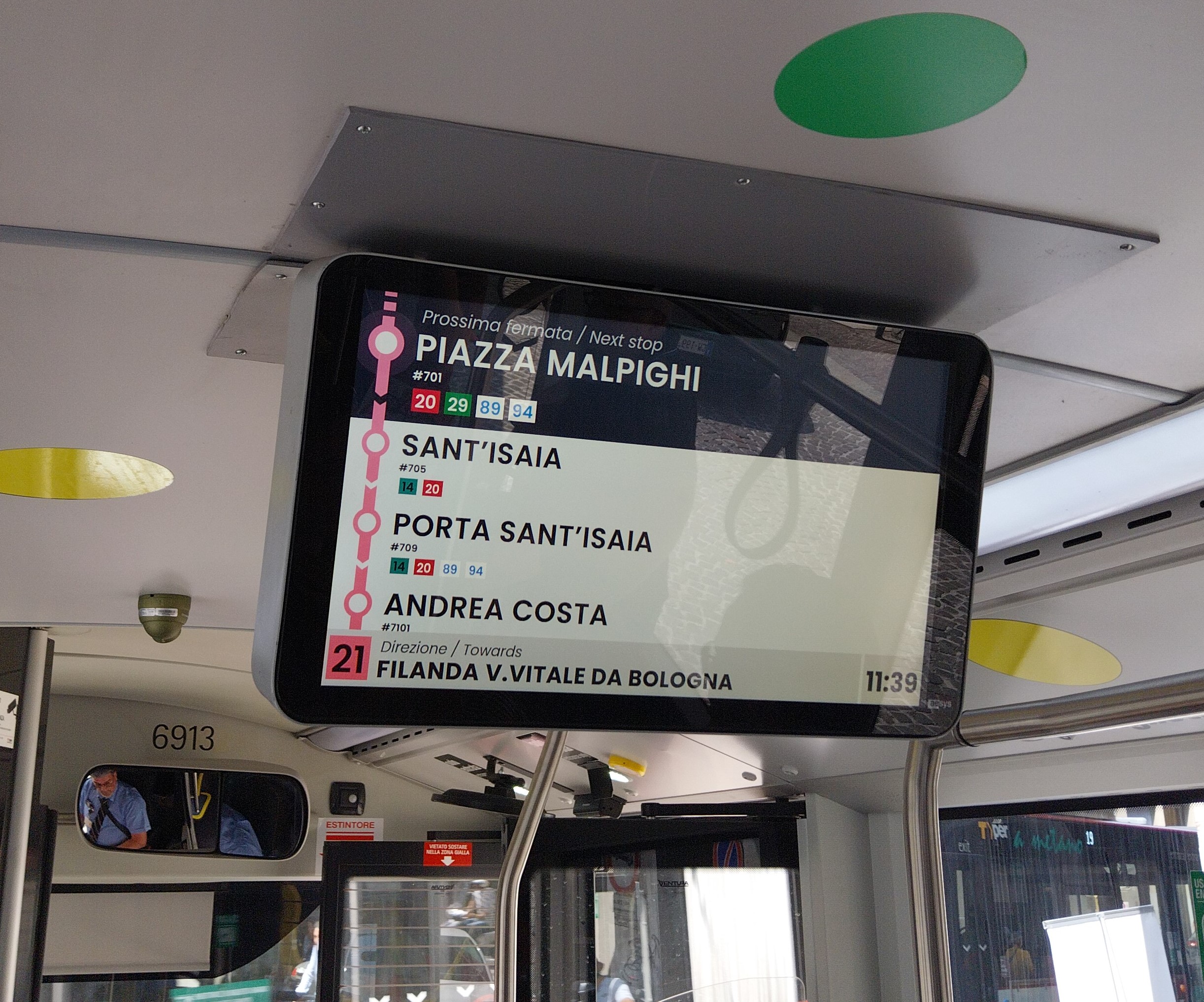 Nuovi monitor a bordo bus indicano fermate e connessioni | TPER ...
